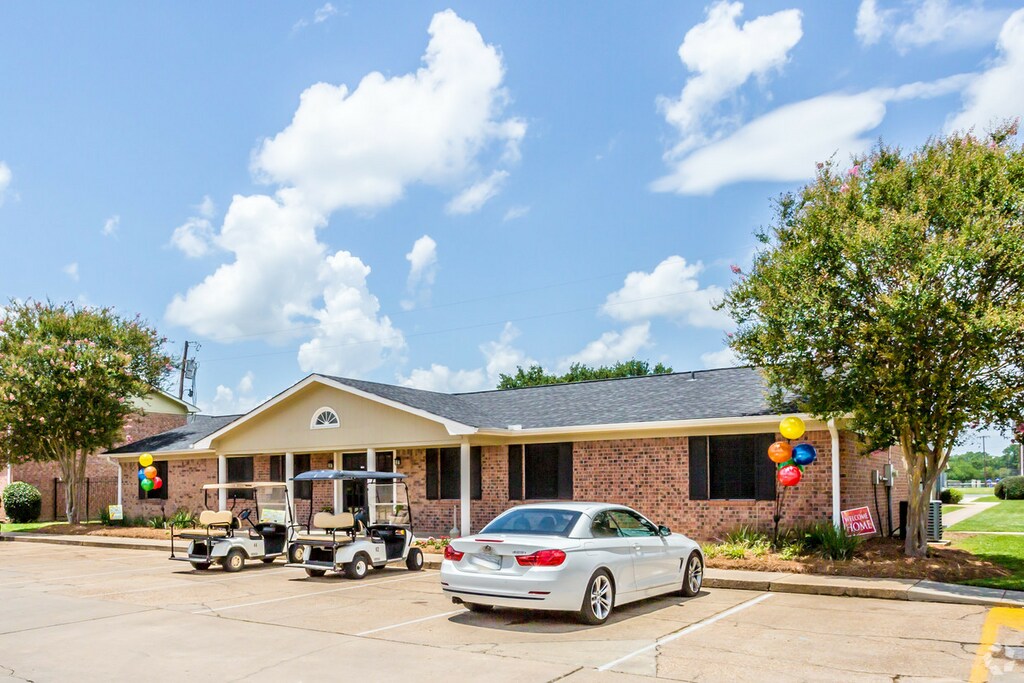 Shadow Hawk | Monroe, LA Apartments
