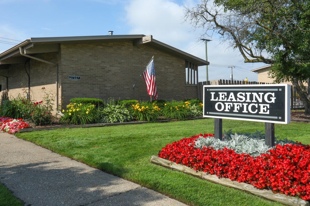 Dearborn West | Dearborn Heights, MI Apartments