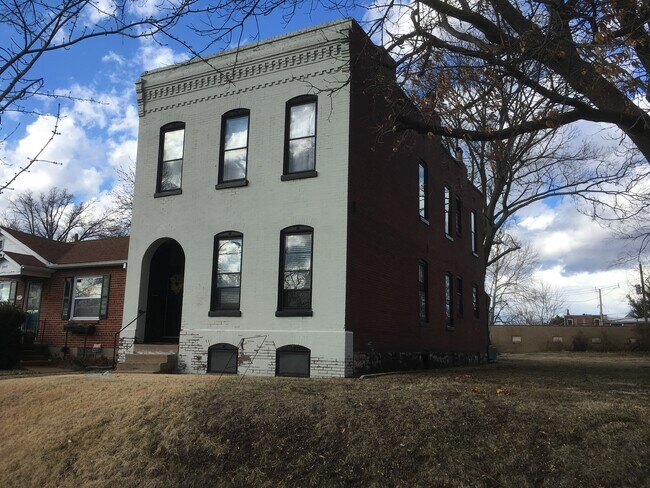 6447 W Park Ave | Rentals in St. Louis, MO
