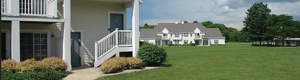 Harbour Ridge Apartments in Traverse City, MI | ApartmentHomeLiving.com