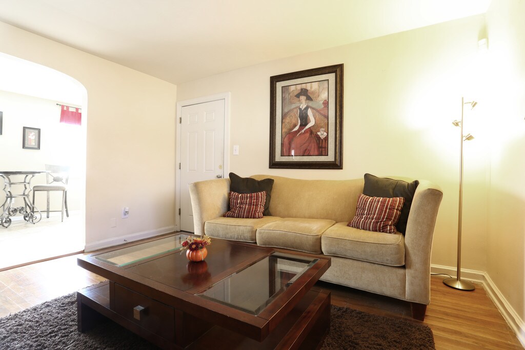 New Castle Crossing Apartments in New Castle, DE | ApartmentHomeLiving.com