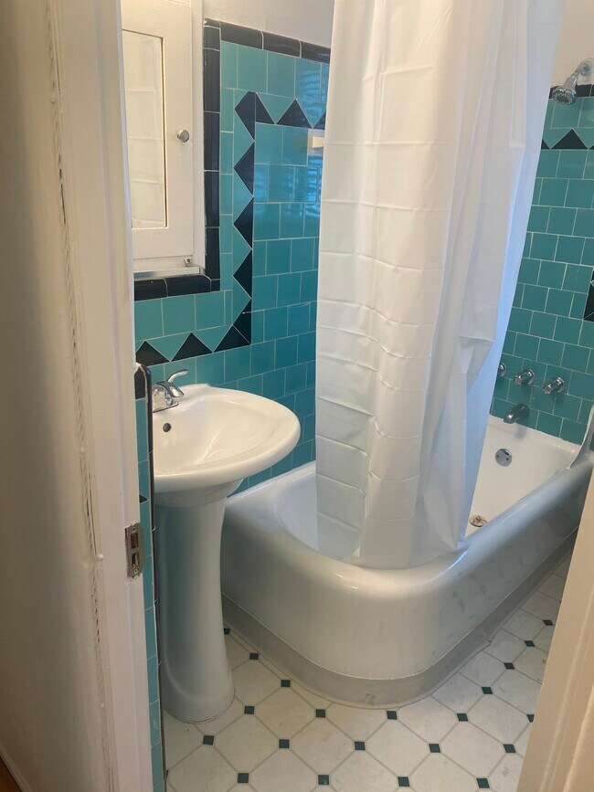 6115 Orange St | Rentals in Los Angeles, CA