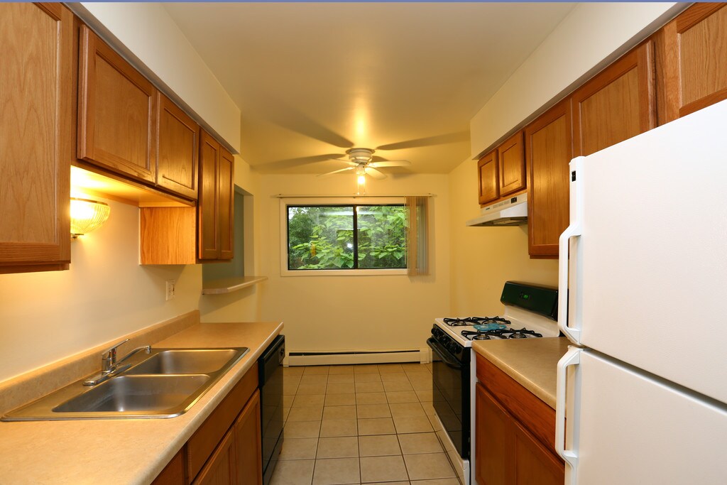 Country Chalet Apartments | Zion, IL Apartments