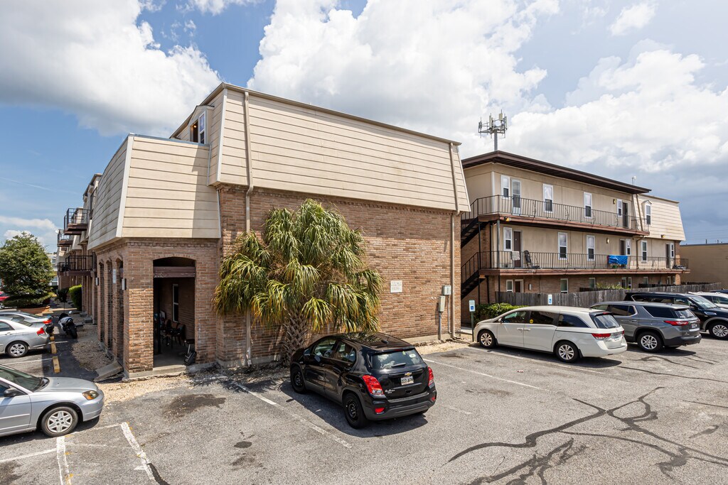 The Rylan Apartments | Metairie, LA Apartments For Rent