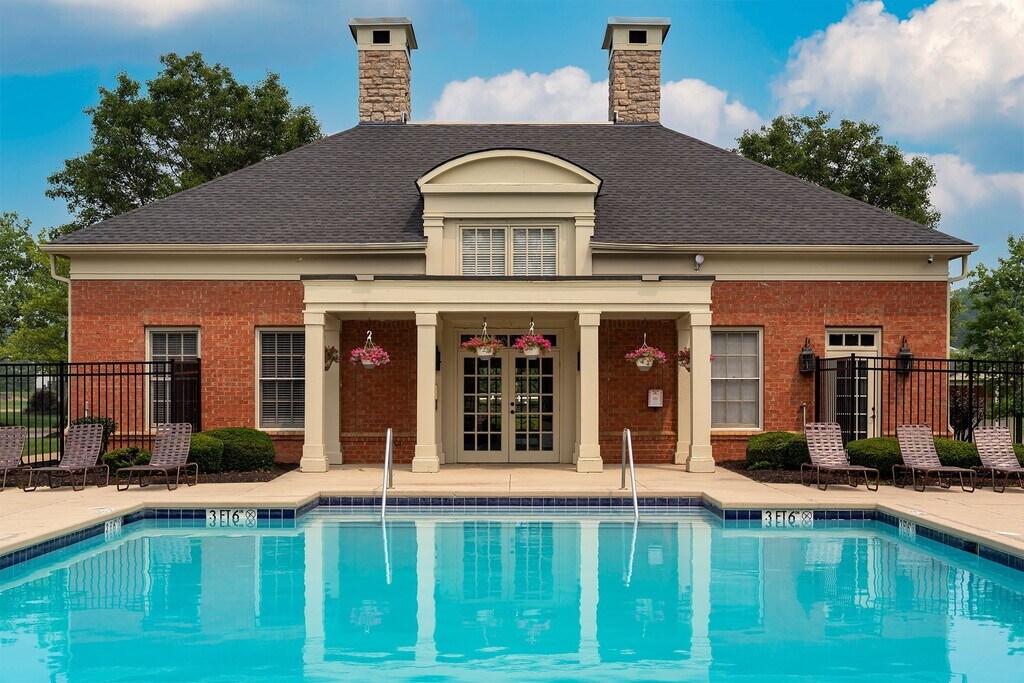 Alexander Court Apartments in Reynoldsburg, OH | ApartmentHomeLiving.com
