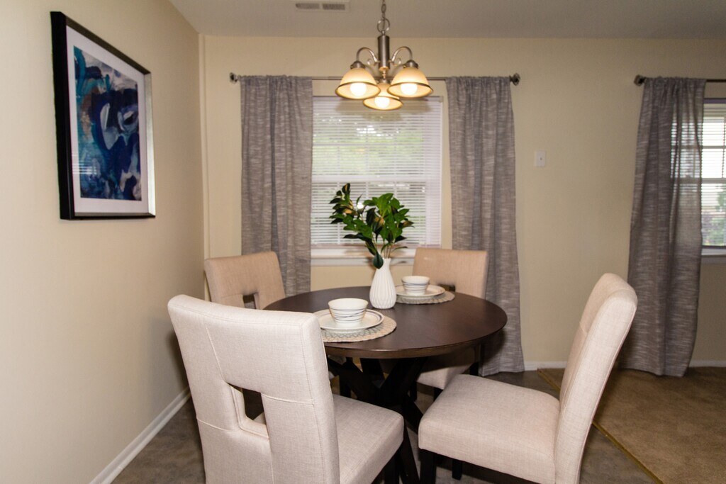 Sterling Glen Apartments in Lumberton, NJ | ApartmentHomeLiving.com