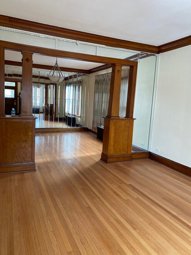 8543 S Muskegon Ave | Rentals in Chicago, IL