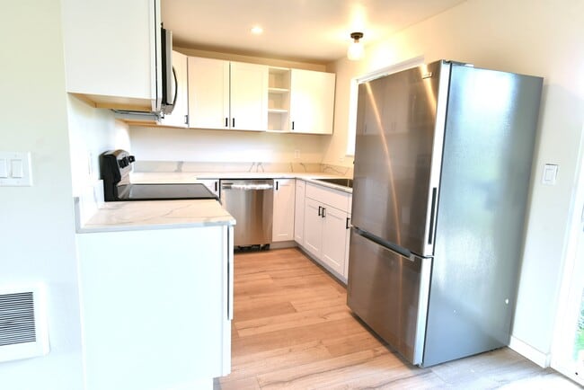 13211 SE Oatfield Rd | Rentals in Milwaukie, OR