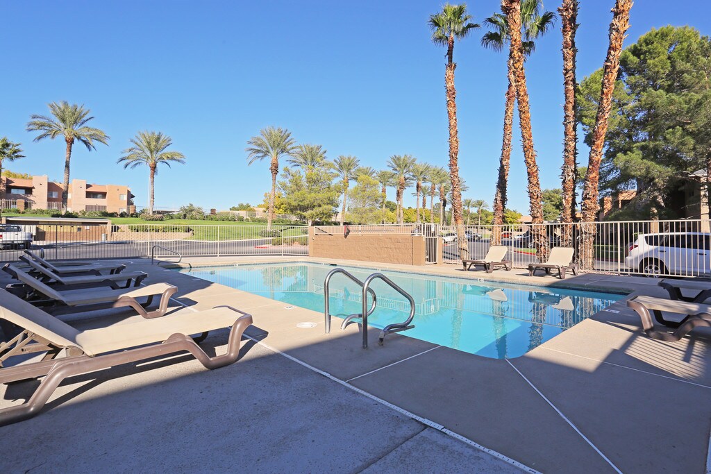Silver Stream Apartments in Las Vegas, NV | ApartmentHomeLiving.com