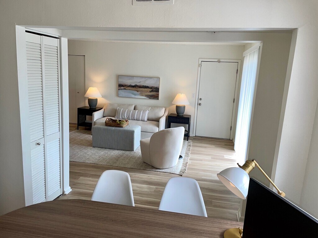 Brookmount Apartments in St. Peters, MO | ApartmentHomeLiving.com