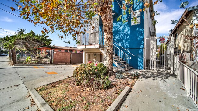 4311 Toland Way Apartments and Nearby Los Angeles Apartments For Rent ...