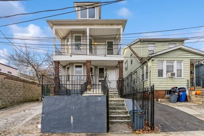 9 Eastern Pkwy, Unit 2 | Rentals in Jersey City, NJ