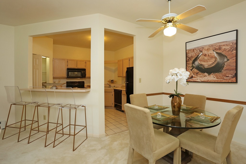 Springbrook Cercle Apartments in Oak Creek, WI | ApartmentHomeLiving.com