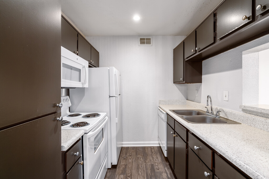 Magnolia Court Apartments in Austin, TX | ApartmentHomeLiving.com
