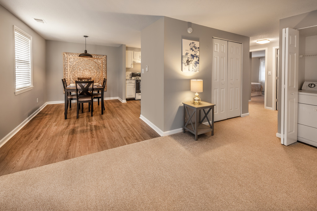 Reflections Apartments in Indianapolis, IN | ApartmentHomeLiving.com