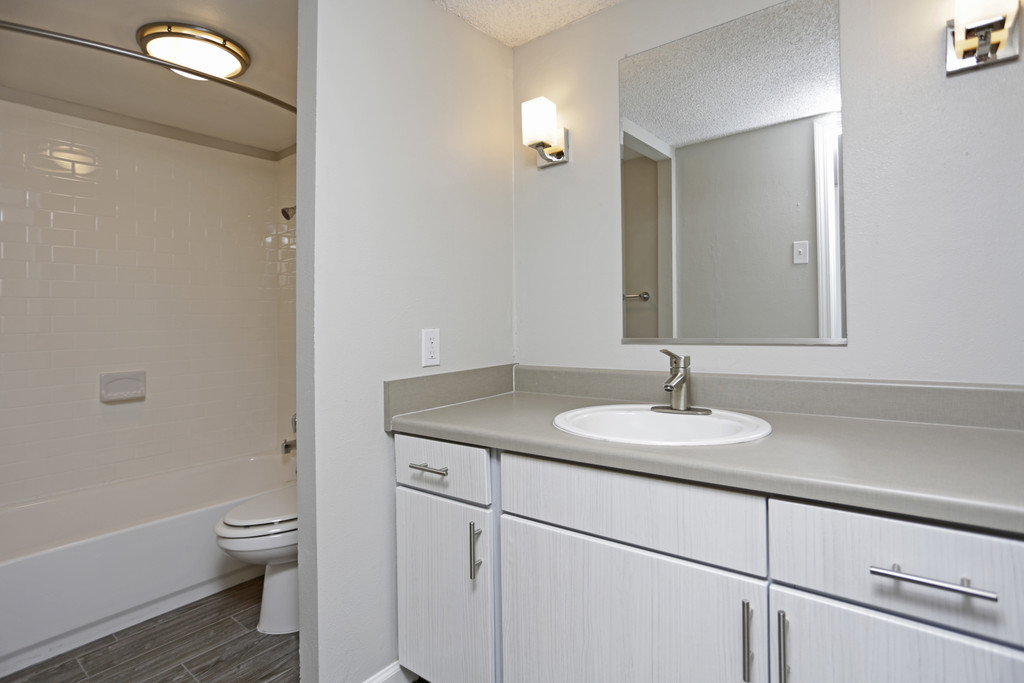 The Pearl at Midtown Apartments in Dallas, TX | ApartmentHomeLiving.com