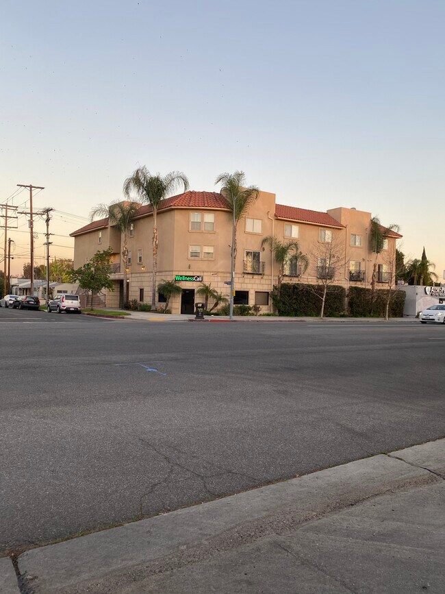 4854 Laurel Canyon Blvd Apartments and Nearby Valley Village Apartments ...