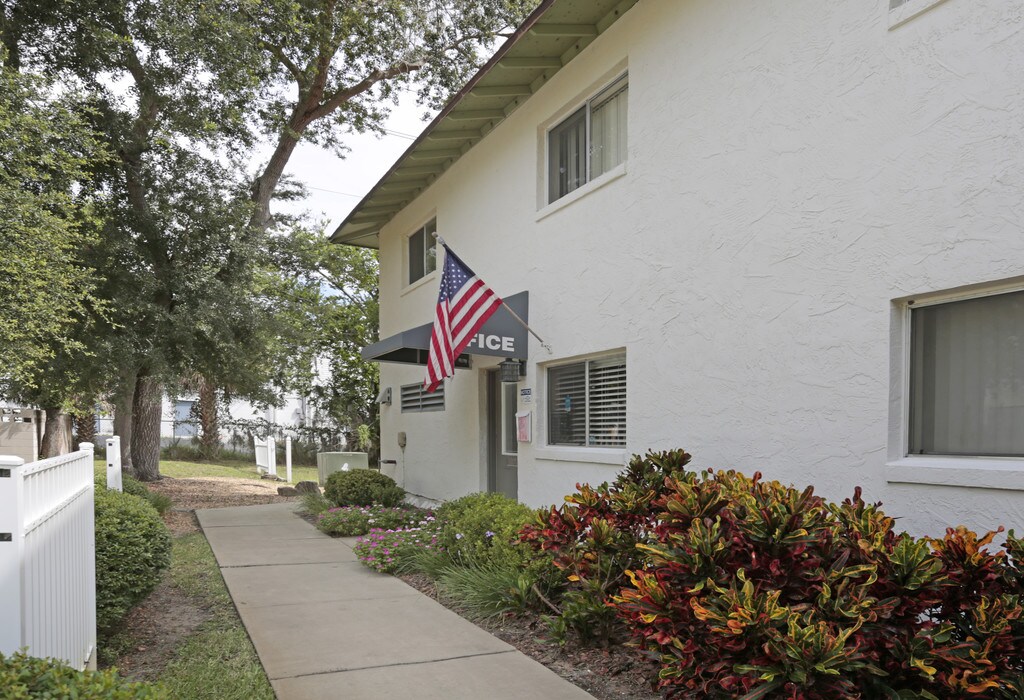 Golfview Apartments | Daytona Beach, FL Apartments