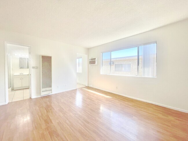 14157 Calvert St | Rentals in Van Nuys, CA