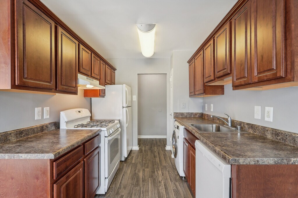 Andrews Ridge Apartments in Suitland, MD | ApartmentHomeLiving.com