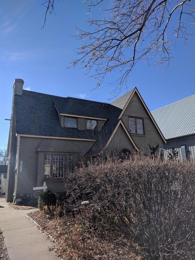 2033-2021 21 Ave | 4 Bedroom Apartment for Rent in Didsbury, AB