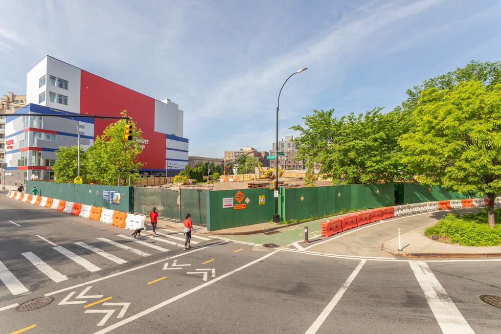 One Park Point Apartments | Brooklyn, NY Apartments For Rent