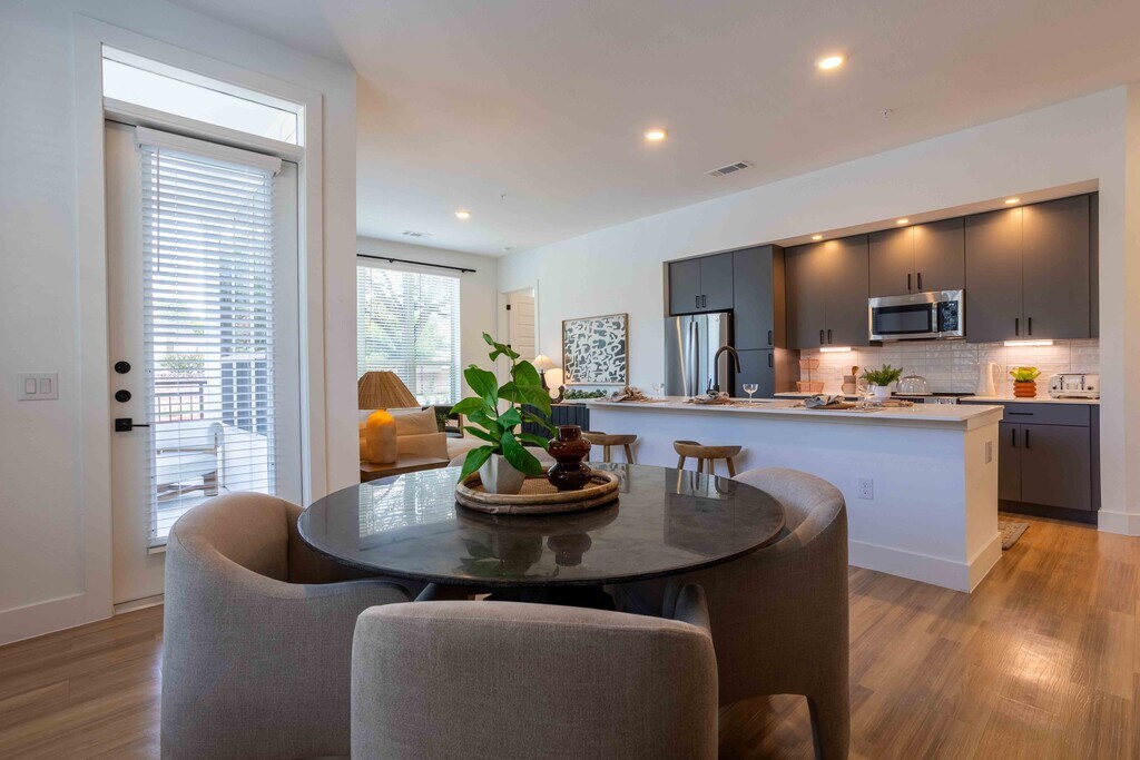 Caroline at Memorial Apartments in Houston, TX | ApartmentHomeLiving.com