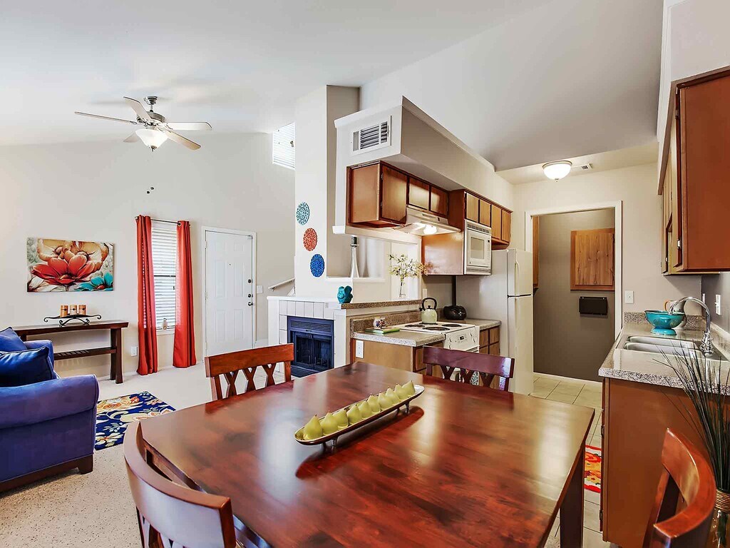 Rosemeade Townhomes | Carrollton, TX Apartments