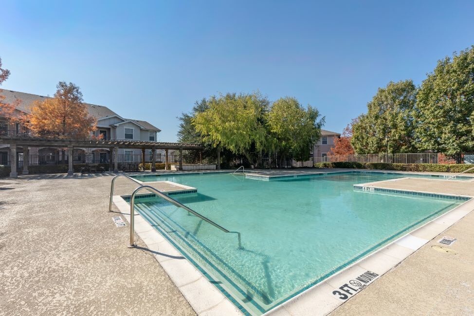 Landings at Bluff Ridge Apartments | Dallas, TX Apartments