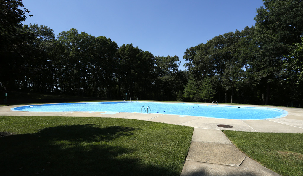 MillBrook Village Apartments in Edison, NJ | ApartmentHomeLiving.com MillBrook Village Apartments in Edison, NJ | ApartmentHomeLiving.com