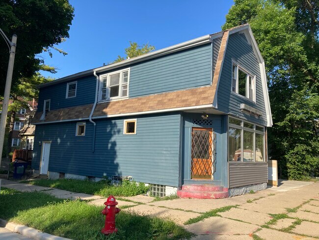 400 E Locust St | Rentals in Milwaukee, WI