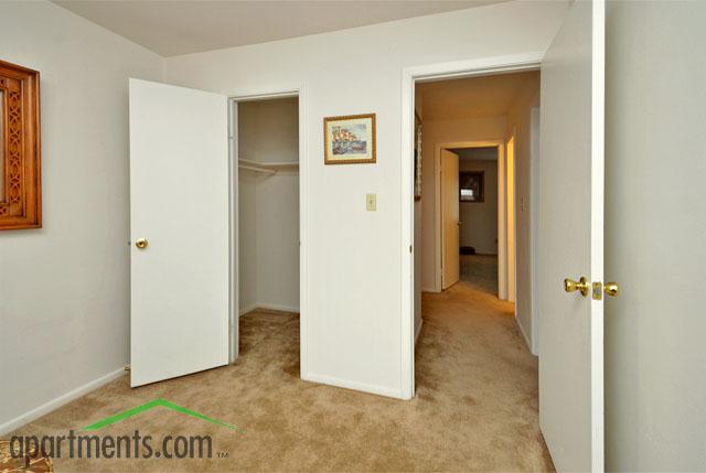 Berkley Commons Apartments in Indianapolis, IN | ApartmentHomeLiving.com