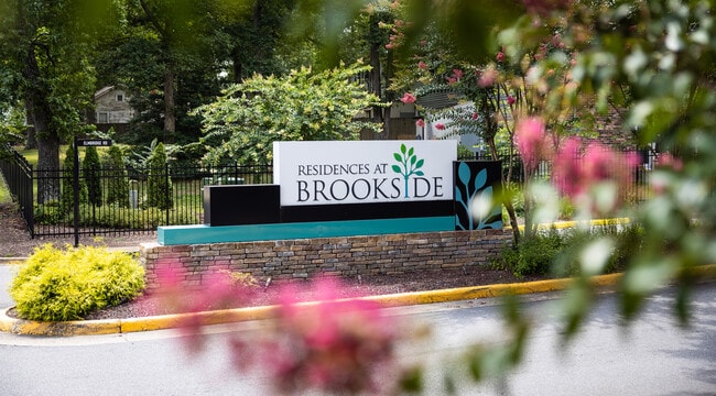 Residence at Brookside Apartments in Richmond, VA | ApartmentHomeLiving.com