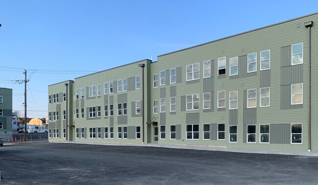 Thatcher Flats Apartments in Cincinnati, OH | ApartmentHomeLiving.com