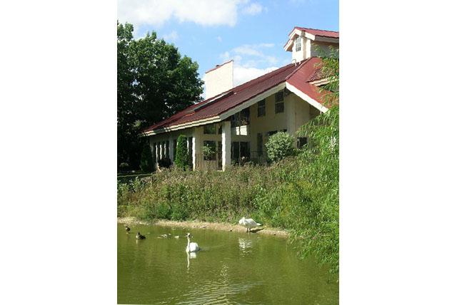 Springbrook Cercle Apartments in Oak Creek, WI | ApartmentHomeLiving.com