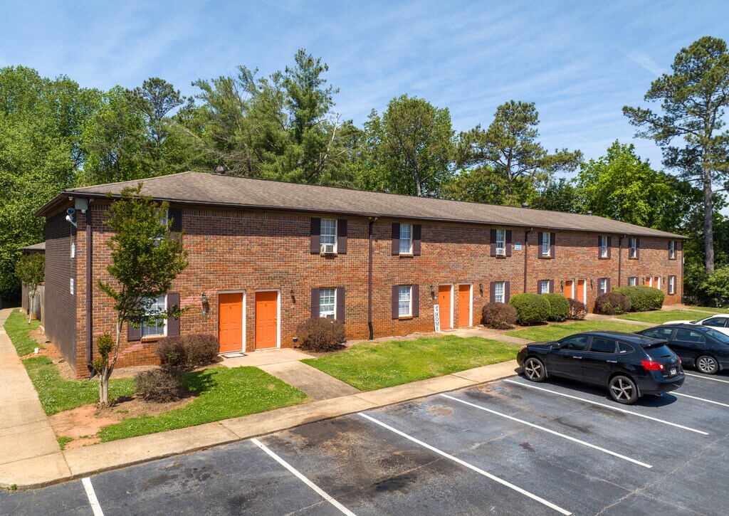 Avondale Townhomes in Decatur, GA | ApartmentHomeLiving.com