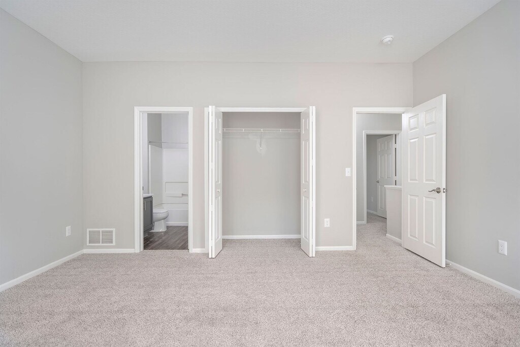 Alexander Court Apartments in Reynoldsburg, OH | ApartmentHomeLiving.com