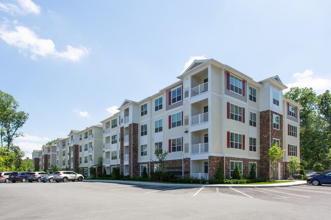The Point at Merrimack River | Andover, MA Apartments
