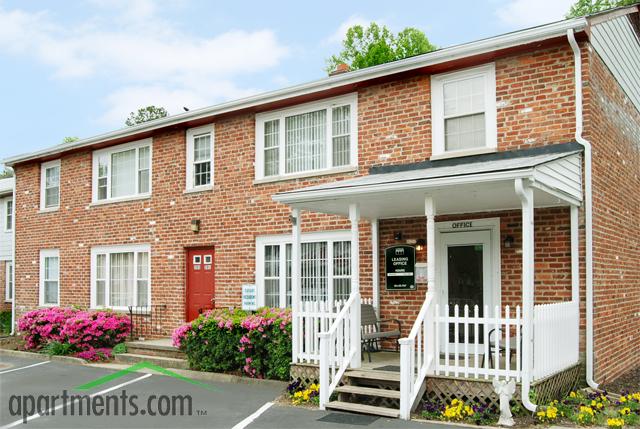 New Castle Apartments | Colonial Heights, VA Apartments