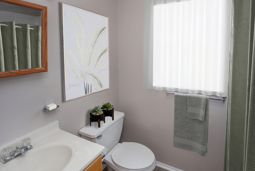 River Pointe Townhomes in Fort Wayne, IN | ApartmentHomeLiving.com