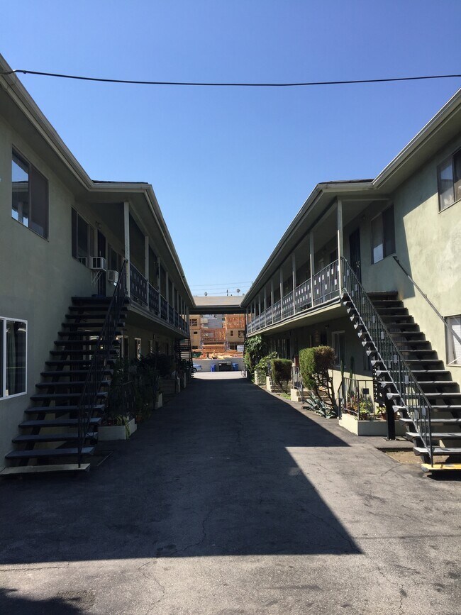4337 Toland Way | Rentals in Los Angeles, CA