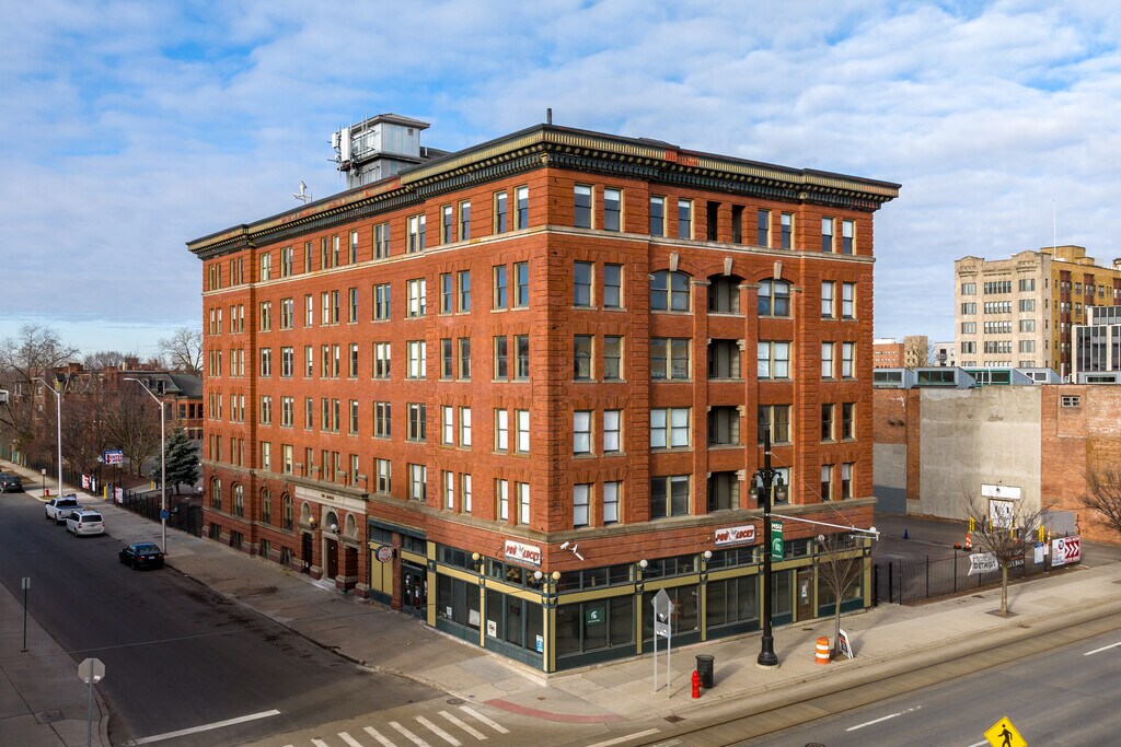 The Addison Apartments in Detroit, MI | ApartmentHomeLiving.com