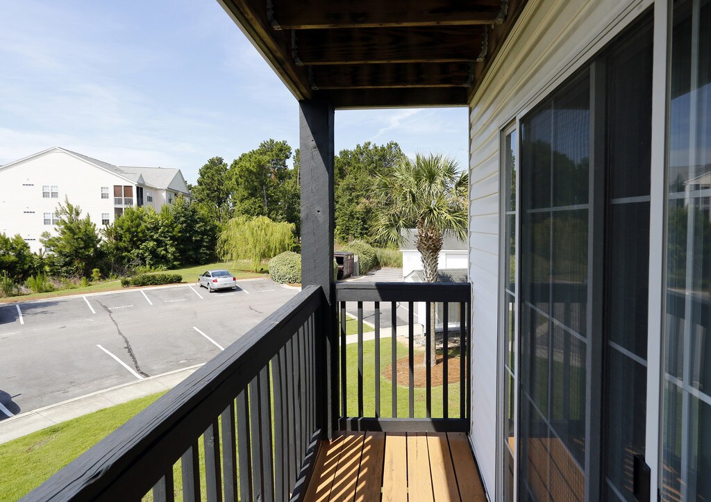 Claypond Commons Apartments in Myrtle Beach, SC | ApartmentHomeLiving.com