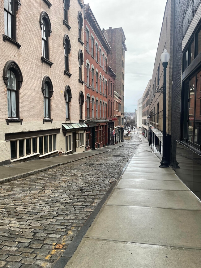 33 Maiden Ln | Rentals in Albany, NY