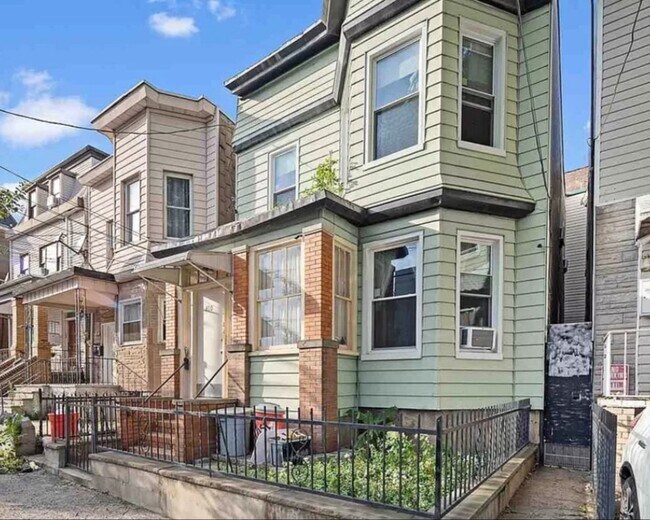 410 14th St | Rentals in Union City, NJ