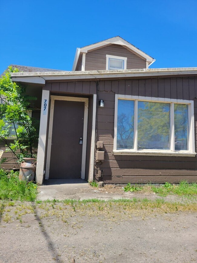 707 Hayden Bridge Pl-Unit -B | Rentals in Springfield, OR