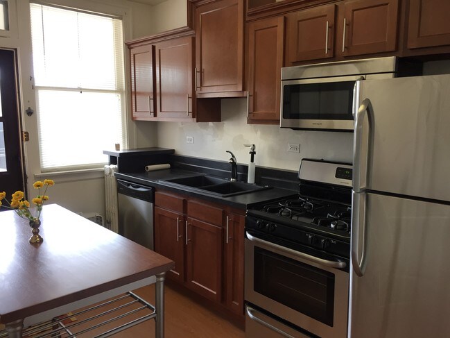 3910 N Central Park Ave | Rentals in Chicago, IL