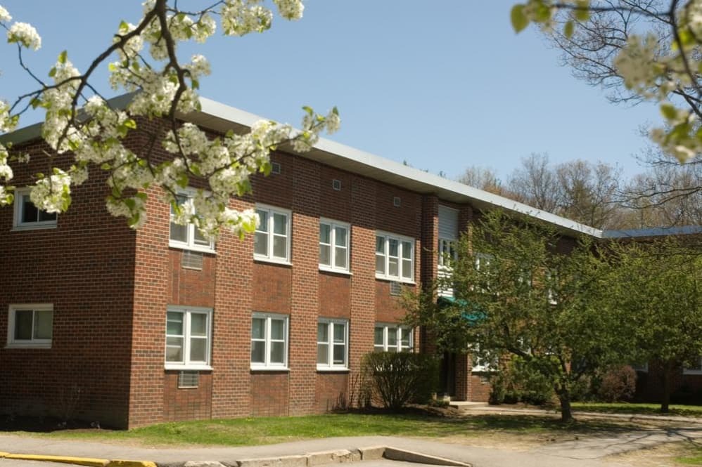 Davis Commons Apartments in Brockton, MA | ApartmentHomeLiving.com