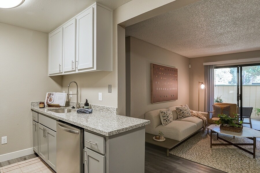 Austin Commons | Hayward, CA Apartments