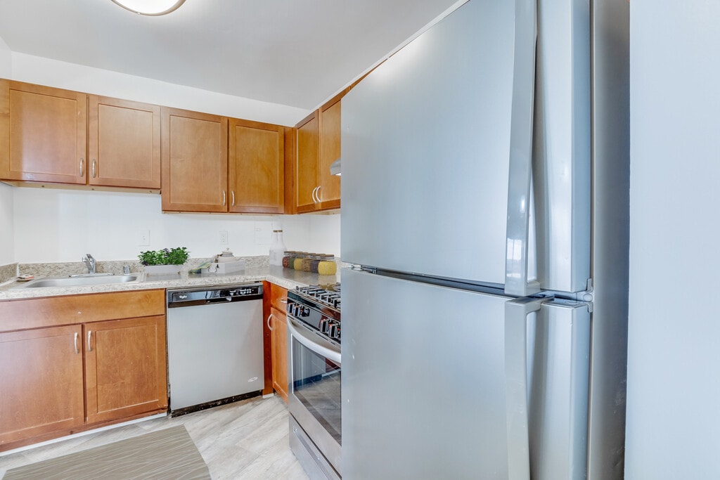 Seminary Towers Apartments in Alexandria, VA | ApartmentHomeLiving.com